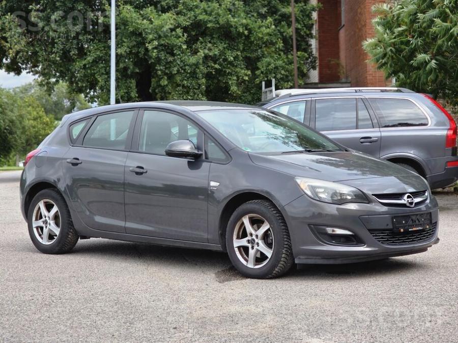 Grey Opel Astra 2013 in Liepaja, with an engine capacity of 1.40 L and mileage of 153 thousand km for 4950 €, photo 5 on AUTOMOTO.COM.LV