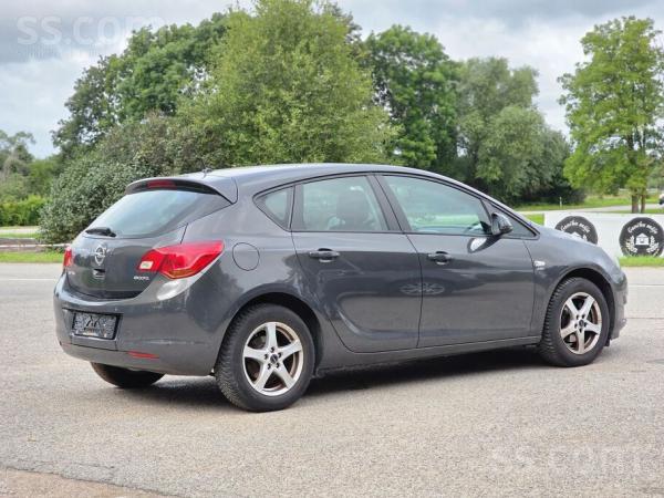Pelēks Opel Astra 2013 Liepāja, ar dzinēja tilpumu 1.40 L un nobraukumu 153 tūkst. km par 4950 €, foto 6 vietnē AUTOMOTO.COM.LV