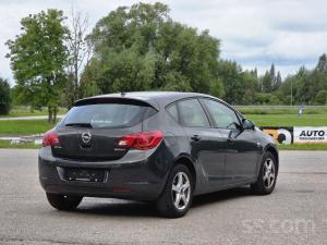 Grey Opel Astra 2013 in Liepaja, with an engine capacity of 1.40 L and mileage of 153 thousand km for 4950 €, photo 7 on AUTOMOTO.COM.LV