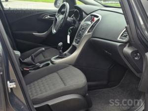 Grey Opel Astra 2013 in Liepaja, with an engine capacity of 1.40 L and mileage of 153 thousand km for 4950 €, photo 9 on AUTOMOTO.COM.LV