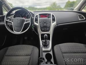 Grey Opel Astra 2013 in Liepaja, with an engine capacity of 1.40 L and mileage of 153 thousand km for 4950 €, photo 10 on AUTOMOTO.COM.LV