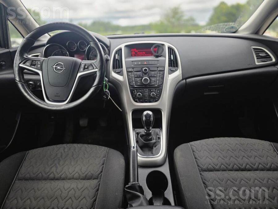 Grey Opel Astra 2013 in Liepaja, with an engine capacity of 1.40 L and mileage of 153 thousand km for 4950 €, photo 10 on AUTOMOTO.COM.LV
