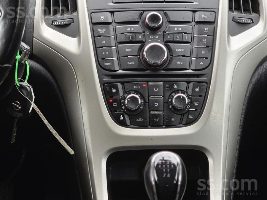 Grey Opel Astra 2013 in Liepaja, with an engine capacity of 1.40 L and mileage of 153 thousand km for 4950 €, photo 12 on AUTOMOTO.COM.LV