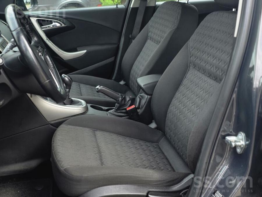 Grey Opel Astra 2013 in Liepaja, with an engine capacity of 1.40 L and mileage of 153 thousand km for 4950 €, photo 13 on AUTOMOTO.COM.LV