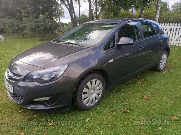 Opel Astra 2013 in Paide on AUTOMOTO.COM.LV Grey Opel Astra 2013 in Paide, with an engine capacity of 1.60 L and mileage of 187 thousand km for 3000 €, photo 1 on AUTOMOTO.COM.LV