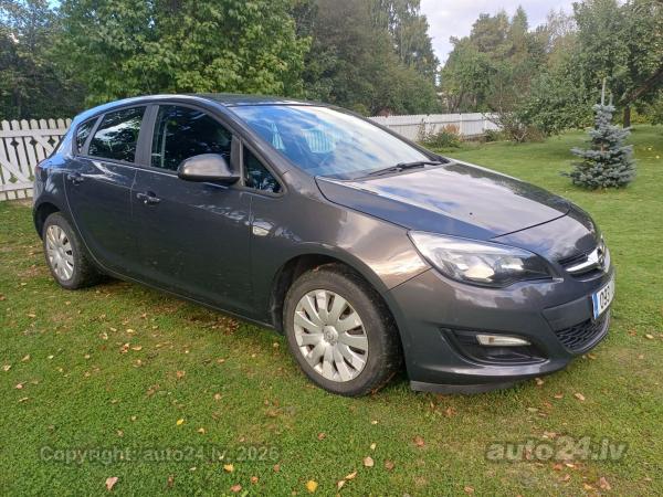 Opel Astra 2013 in Paide on AUTOMOTO.COM.LV Grey Opel Astra 2013 in Paide, with an engine capacity of 1.60 L and mileage of 187 thousand km for 3000 €, photo 3 on AUTOMOTO.COM.LV