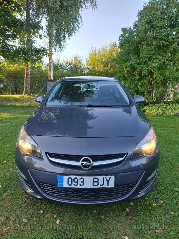 Opel Astra 2013 in Paide on AUTOMOTO.COM.LV Grey Opel Astra 2013 in Paide, with an engine capacity of 1.60 L and mileage of 187 thousand km for 3000 €, photo 4 on AUTOMOTO.COM.LV