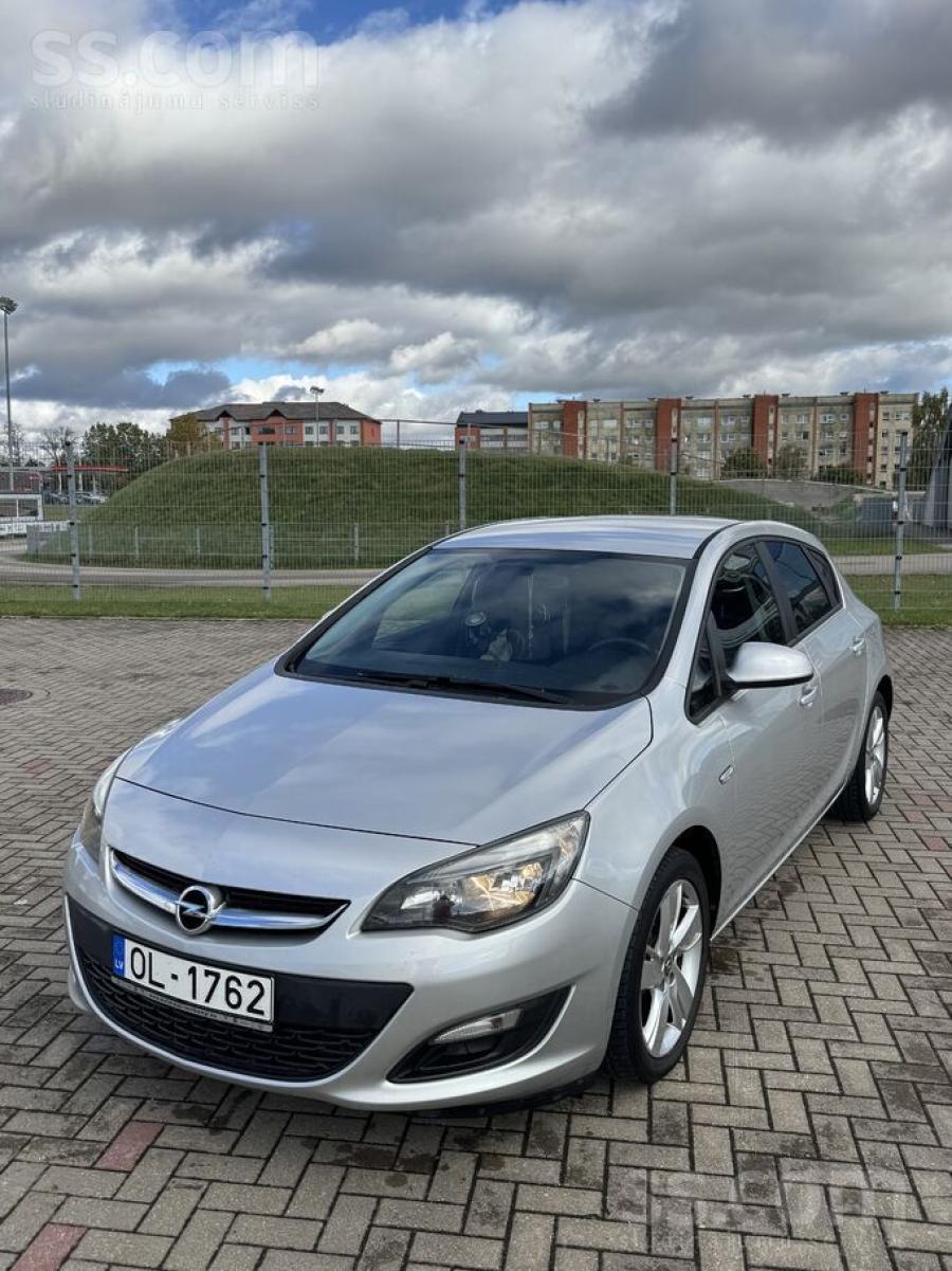 Grey Opel Astra 2013 in Valmiera, with an engine capacity of 1.40 L and mileage of 224 thousand km for 4900 €, photo 4 on AUTOMOTO.COM.LV