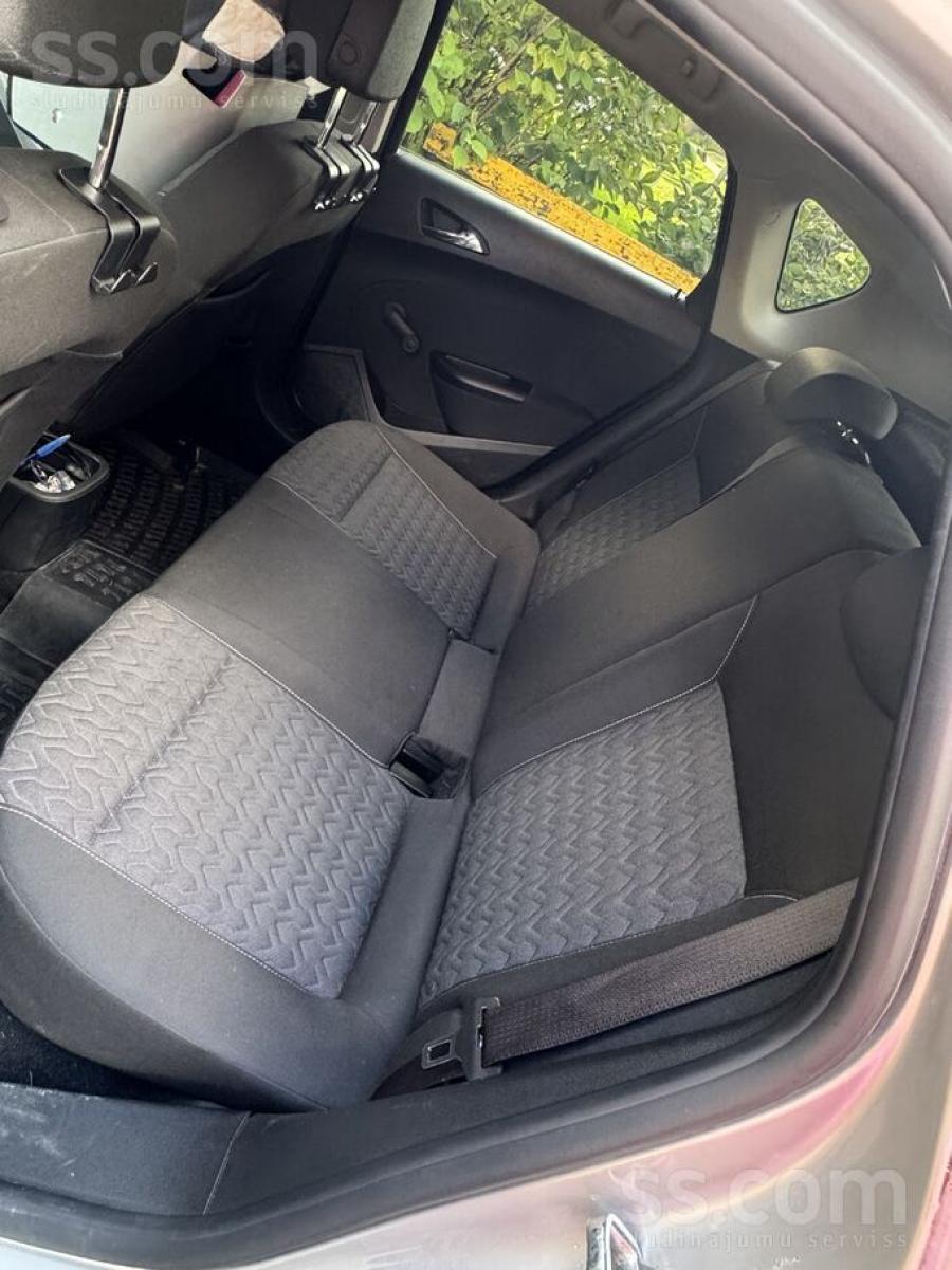 Grey Opel Astra 2013 in Valmiera, with an engine capacity of 1.40 L and mileage of 224 thousand km for 4900 €, photo 6 on AUTOMOTO.COM.LV