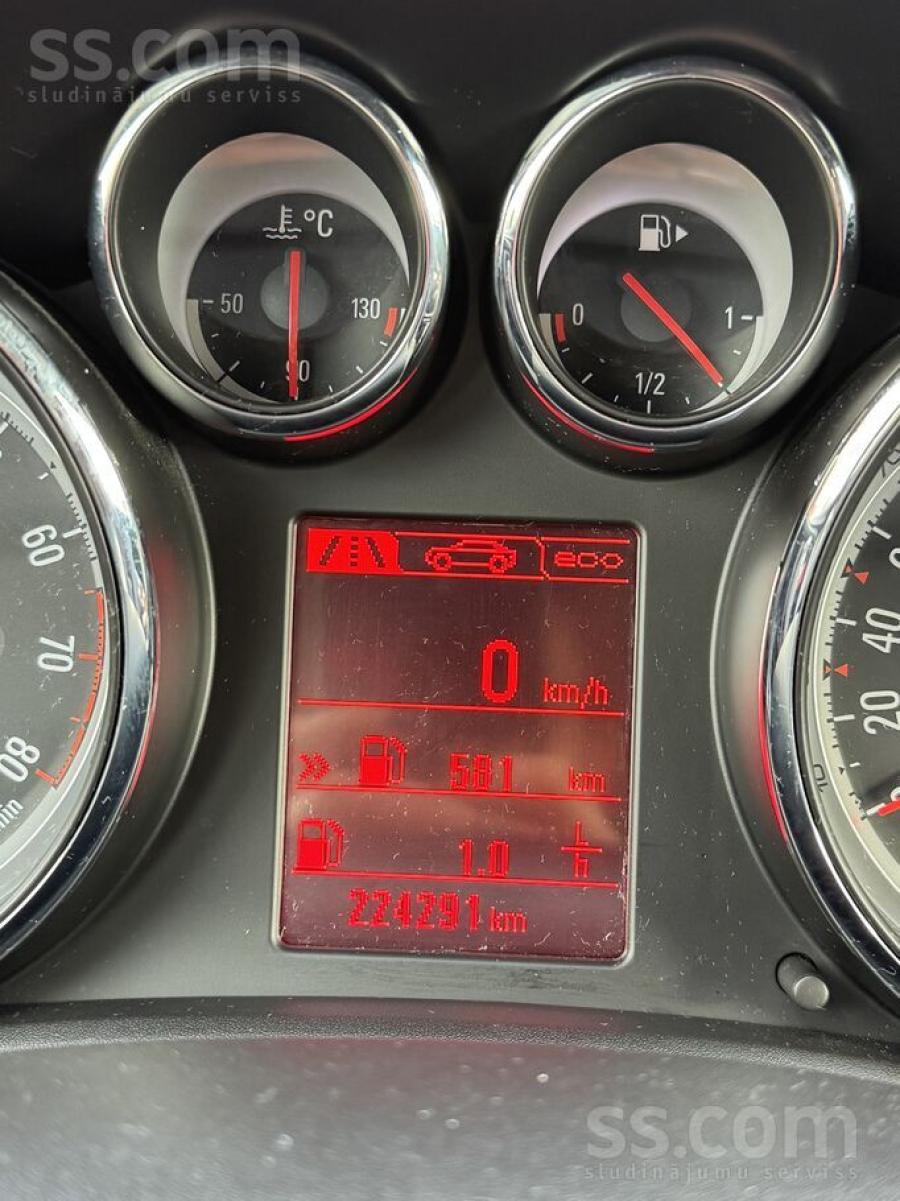 Grey Opel Astra 2013 in Valmiera, with an engine capacity of 1.40 L and mileage of 224 thousand km for 4900 €, photo 8 on AUTOMOTO.COM.LV