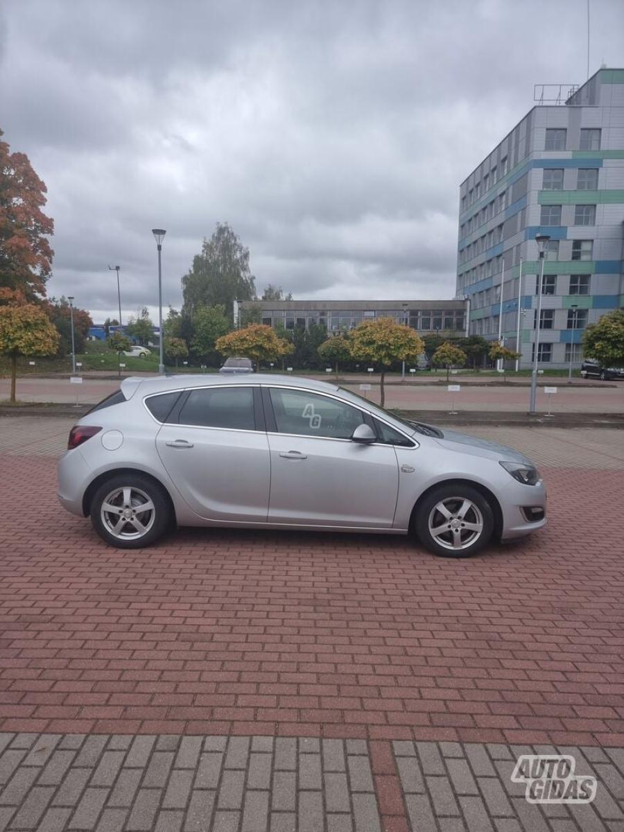 Grey Opel Astra 2013 in Vilnius, with an engine capacity of 1.70 L and mileage of 118 thousand km for 3690 €, photo 4 on AUTOMOTO.COM.LV