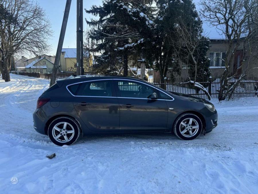 Grey Opel Astra 2014 in Klaipeda, with an engine capacity of 1.69 L and mileage of 248 thousand km for 3100 €, photo 4 on AUTOMOTO.COM.LV