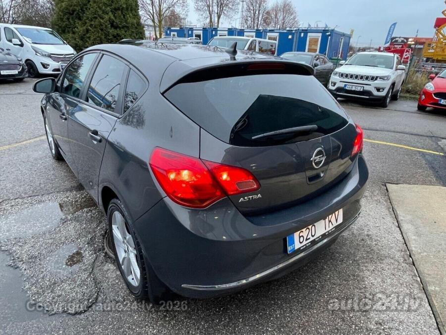 Grey Opel Astra 2014 in Tartu, with an engine capacity of 1.60 L and mileage of 151 thousand km for 4900 €, photo 4 on AUTOMOTO.COM.LV