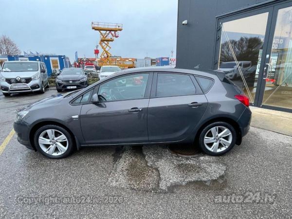 Grey Opel Astra 2014 in Tartu, with an engine capacity of 1.60 L and mileage of 151 thousand km for 4900 €, photo 5 on AUTOMOTO.COM.LV