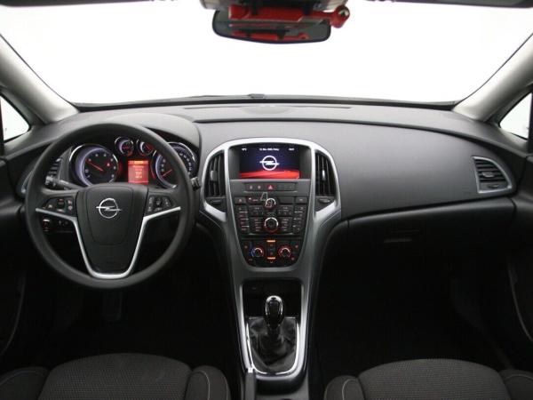 Grey Opel Astra 2014 in Vilnius, with an engine capacity of 1.60 L and mileage of 139 thousand km for 5799 €, photo 2 on AUTOMOTO.COM.LV