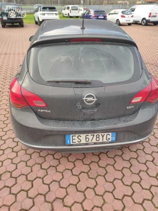 Pelēks Opel Astra 2014 Kauņa, ar dzinēja tilpumu 1.70 L un nobraukumu 264 tūkst. km par 3900 €, foto 4 vietnē AUTOMOTO.COM.LV