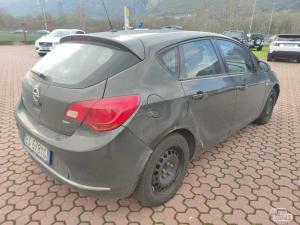 Grey Opel Astra 2014 in Kaunas, with an engine capacity of 1.70 L and mileage of 264 thousand km for 3900 €, photo 7 on AUTOMOTO.COM.LV