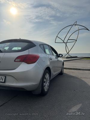 Pelēks Opel Astra 2014 Tallina, ar dzinēja tilpumu 1.20 L un nobraukumu 384 tūkst. km par 2200 €, foto 4 vietnē AUTOMOTO.COM.LV