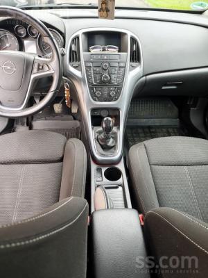 Pelēks Opel Astra 2014 Rēzekne, ar dzinēja tilpumu 1.70 L un nobraukumu 174 tūkst. km par 4850 €, foto 3 vietnē AUTOMOTO.COM.LV