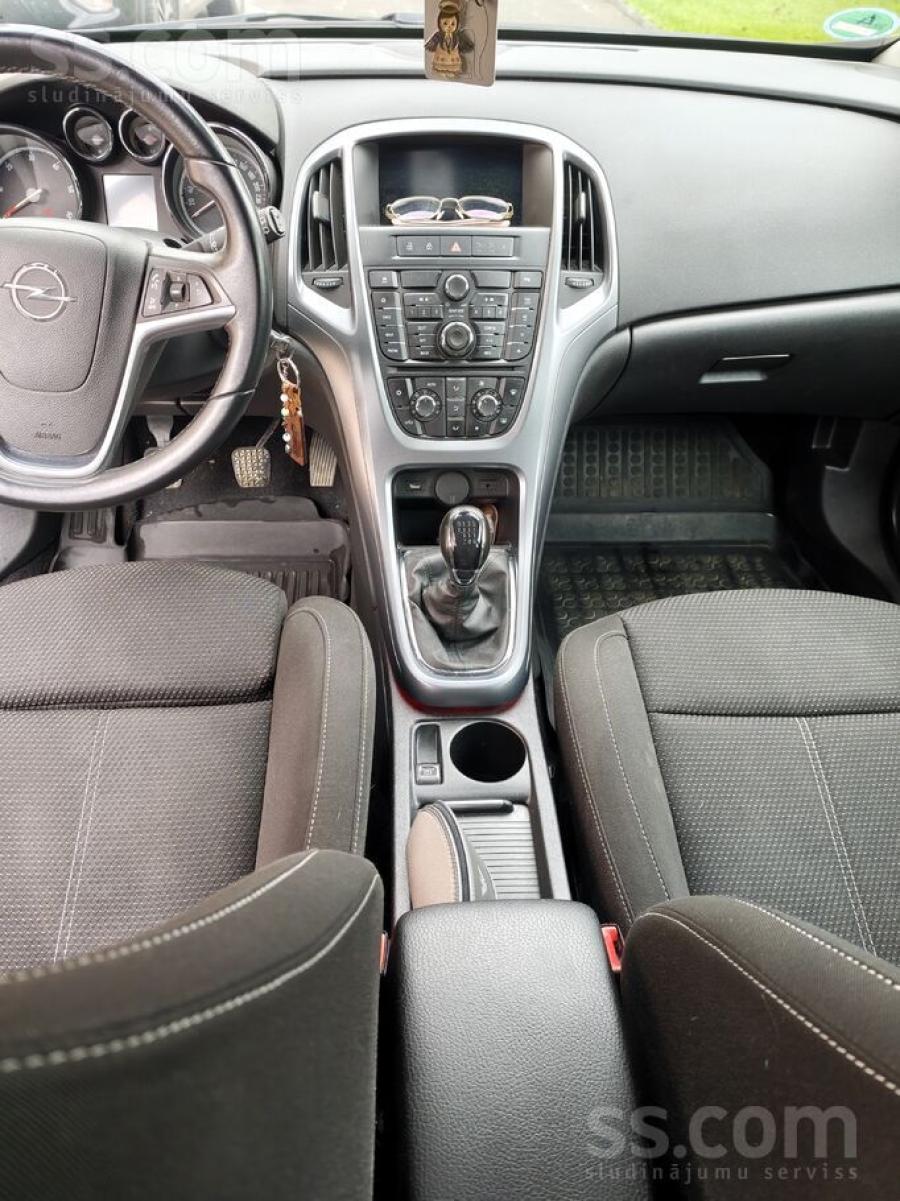 Pelēks Opel Astra 2014 Rēzekne, ar dzinēja tilpumu 1.70 L un nobraukumu 174 tūkst. km par 4850 €, foto 3 vietnē AUTOMOTO.COM.LV