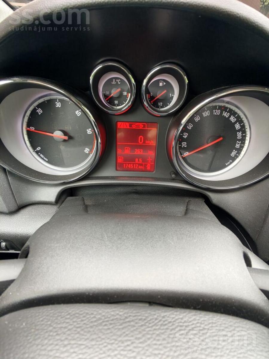 Pelēks Opel Astra 2014 Rēzekne, ar dzinēja tilpumu 1.70 L un nobraukumu 174 tūkst. km par 4850 €, foto 4 vietnē AUTOMOTO.COM.LV