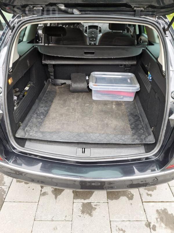 Grey Opel Astra 2014 in Rezekne, with an engine capacity of 1.70 L and mileage of 174 thousand km for 4850 €, photo 6 on AUTOMOTO.COM.LV