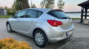 Grey Opel Astra 2015 in Ogre, with an engine capacity of 1.60 L and mileage of 180 thousand km for 1700 €, photo 3 on AUTOMOTO.COM.LV