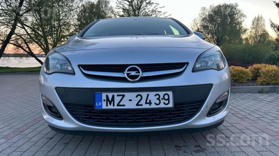 Grey Opel Astra 2015 in Ogre, with an engine capacity of 1.60 L and mileage of 180 thousand km for 1700 €, photo 8 on AUTOMOTO.COM.LV