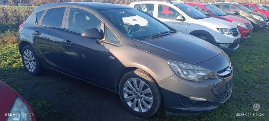 Grey Opel Astra 2015 in Marijampole, with an engine capacity of 1.40 L and mileage of 198 thousand km for 5350 €, photo 3 on AUTOMOTO.COM.LV