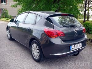 Grey Opel Astra 2015 in Cesis, with an engine capacity of 1.60 L and mileage of 0 thousand km for 5600 €, photo 4 on AUTOMOTO.COM.LV