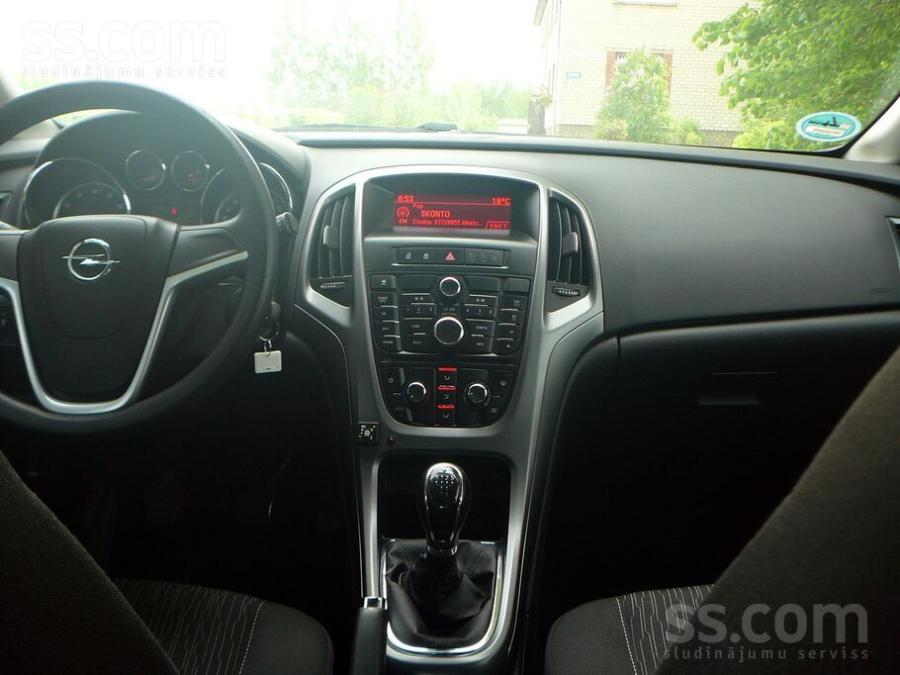 Grey Opel Astra 2015 in Cesis, with an engine capacity of 1.60 L and mileage of 0 thousand km for 5600 €, photo 12 on AUTOMOTO.COM.LV