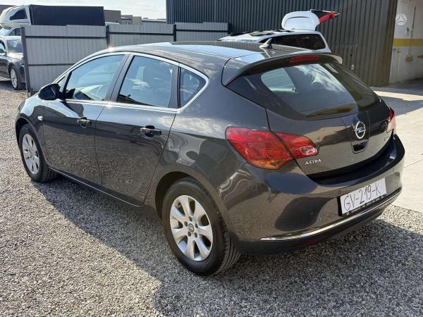 Pelēks Opel Astra 2015 Kauņa, ar dzinēja tilpumu 1.60 L un nobraukumu 217 tūkst. km par 4200 €, foto 2 vietnē AUTOMOTO.COM.LV