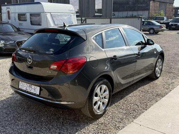 Pelēks Opel Astra 2015 Kauņa, ar dzinēja tilpumu 1.60 L un nobraukumu 217 tūkst. km par 4200 €, foto 4 vietnē AUTOMOTO.COM.LV