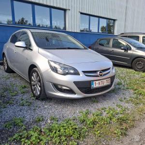Grey Opel Astra 2015 in Pakruojis, with an engine capacity of 1.60 L and mileage of 240 thousand km for 2950 €, photo 3 on AUTOMOTO.COM.LV
