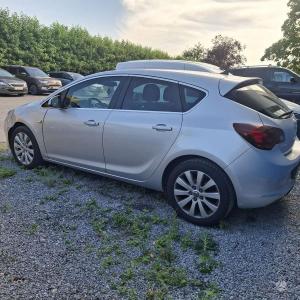 Grey Opel Astra 2015 in Pakruojis, with an engine capacity of 1.60 L and mileage of 240 thousand km for 2950 €, photo 4 on AUTOMOTO.COM.LV
