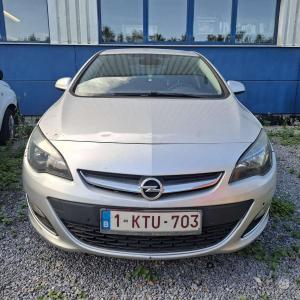 Grey Opel Astra 2015 in Pakruojis, with an engine capacity of 1.60 L and mileage of 240 thousand km for 2950 €, photo 6 on AUTOMOTO.COM.LV