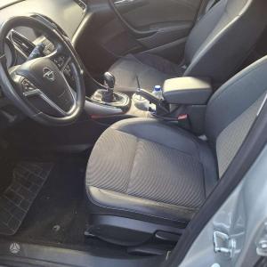 Grey Opel Astra 2015 in Pakruojis, with an engine capacity of 1.60 L and mileage of 240 thousand km for 2950 €, photo 9 on AUTOMOTO.COM.LV