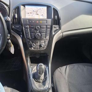 Grey Opel Astra 2015 in Pakruojis, with an engine capacity of 1.60 L and mileage of 240 thousand km for 2950 €, photo 11 on AUTOMOTO.COM.LV