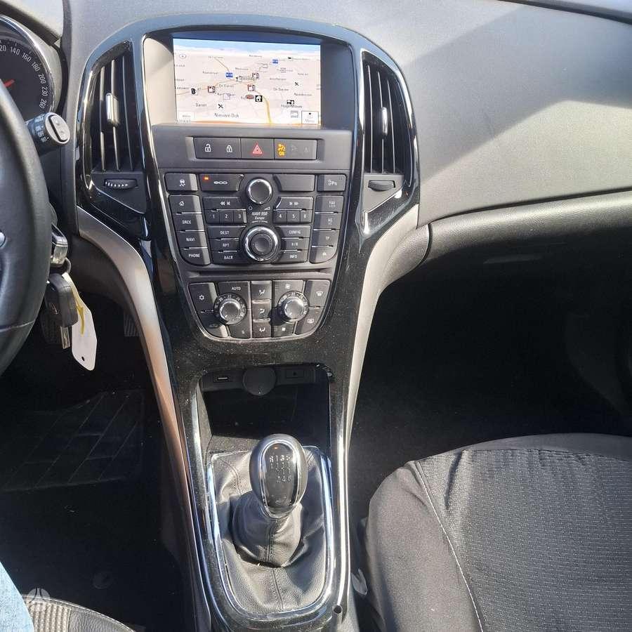 Grey Opel Astra 2015 in Pakruojis, with an engine capacity of 1.60 L and mileage of 240 thousand km for 2950 €, photo 11 on AUTOMOTO.COM.LV