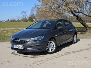 Grey Opel Astra 2016 in Riga, with an engine capacity of 1.60 L and mileage of 204 thousand km for 5199 €, photo 3 on AUTOMOTO.COM.LV