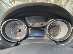 Grey Opel Astra 2016 in Riga, with an engine capacity of 1.60 L and mileage of 204 thousand km for 5199 €, photo 5 on AUTOMOTO.COM.LV