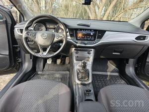 Grey Opel Astra 2016 in Riga, with an engine capacity of 1.60 L and mileage of 204 thousand km for 5199 €, photo 7 on AUTOMOTO.COM.LV
