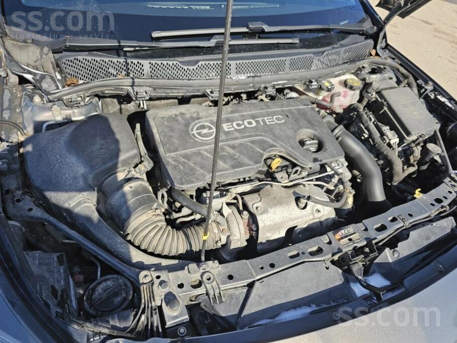 Grey Opel Astra 2016 in Riga, with an engine capacity of 1.60 L and mileage of 204 thousand km for 5199 €, photo 11 on AUTOMOTO.COM.LV