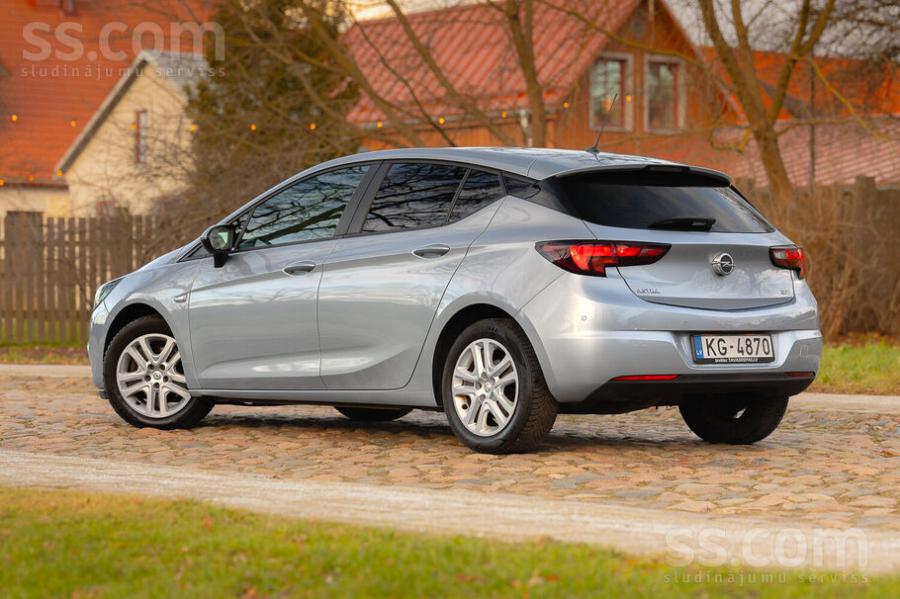Grey Opel Astra 2016 in Jelgava, with an engine capacity of 1.60 L and mileage of 161 thousand km for 7900 €, photo 5 on AUTOMOTO.COM.LV