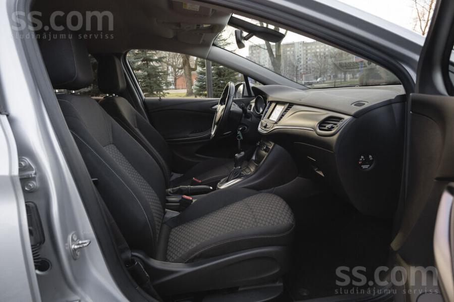 Grey Opel Astra 2016 in Jelgava, with an engine capacity of 1.60 L and mileage of 161 thousand km for 7900 €, photo 9 on AUTOMOTO.COM.LV