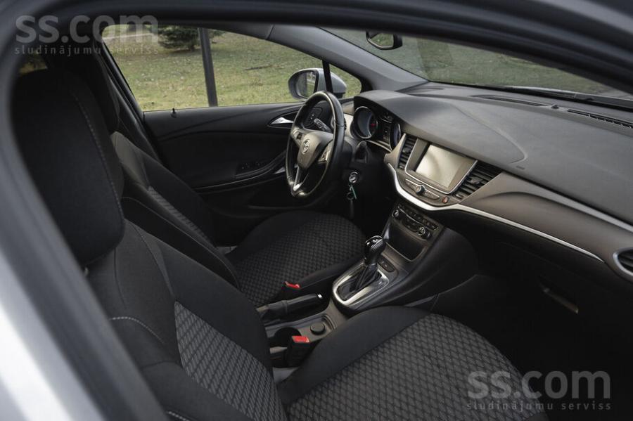 Grey Opel Astra 2016 in Jelgava, with an engine capacity of 1.60 L and mileage of 161 thousand km for 7900 €, photo 10 on AUTOMOTO.COM.LV