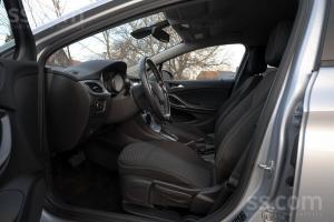 Grey Opel Astra 2016 in Jelgava, with an engine capacity of 1.60 L and mileage of 161 thousand km for 7900 €, photo 11 on AUTOMOTO.COM.LV