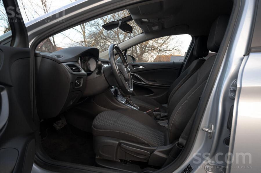 Grey Opel Astra 2016 in Jelgava, with an engine capacity of 1.60 L and mileage of 161 thousand km for 7900 €, photo 11 on AUTOMOTO.COM.LV