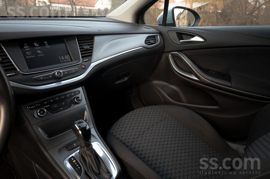 Grey Opel Astra 2016 in Jelgava, with an engine capacity of 1.60 L and mileage of 161 thousand km for 7900 €, photo 13 on AUTOMOTO.COM.LV