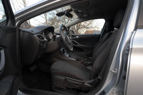 Pelēks Opel Astra 2016 Jelgava, ar dzinēja tilpumu 1.60 L un nobraukumu 161 tūkst. km par 7900 €, foto 10 vietnē AUTOMOTO.COM.LV